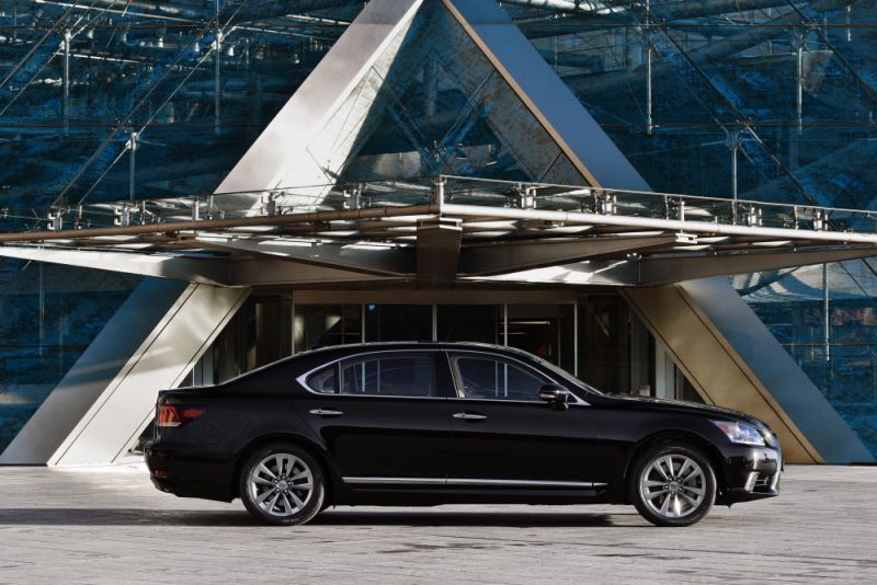 Lexus LS IV (facelift 2013) 460 L (370 Hp) AWD Automatic